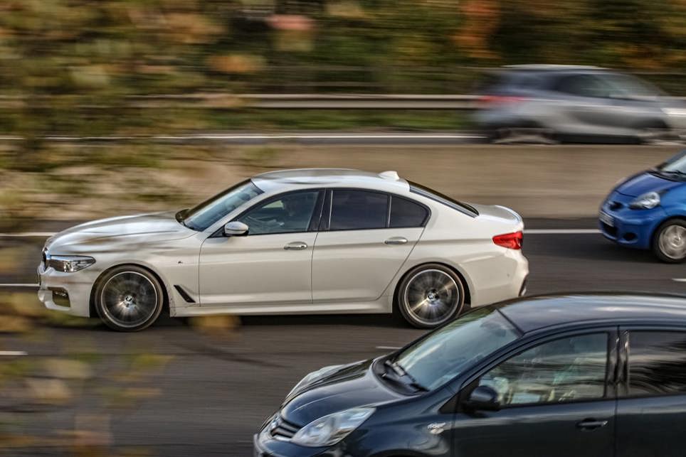 What is middle lane hogging and why is it dangerous? | Nationwide ...