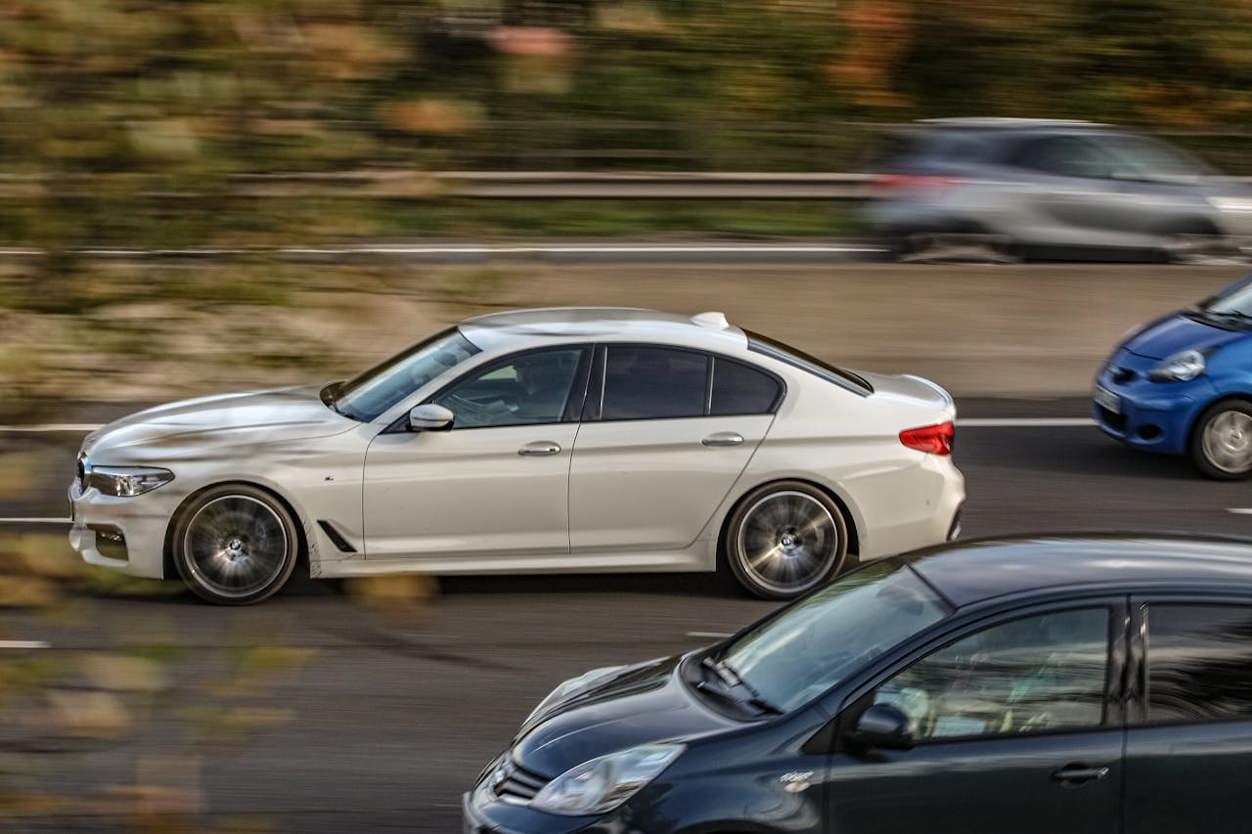 What is middle lane hogging and why is it dangerous? | Nationwide ...
